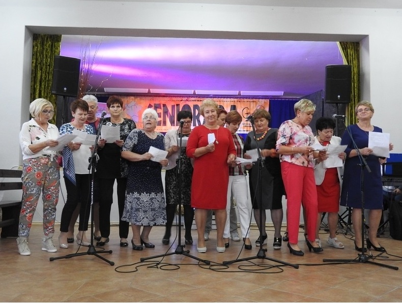 Śpiew, taniec i kabaretowe skecze, czyli "Seniorada 2018" - Powiat ...